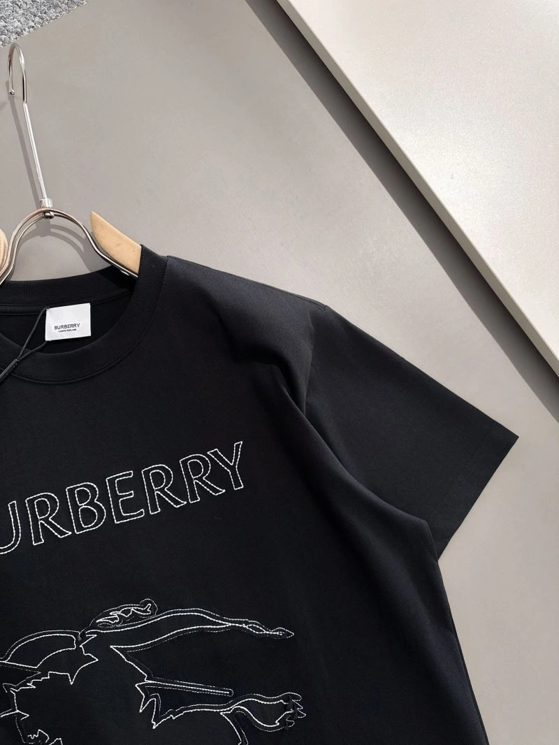 Accurate model Burberry T-Shirts