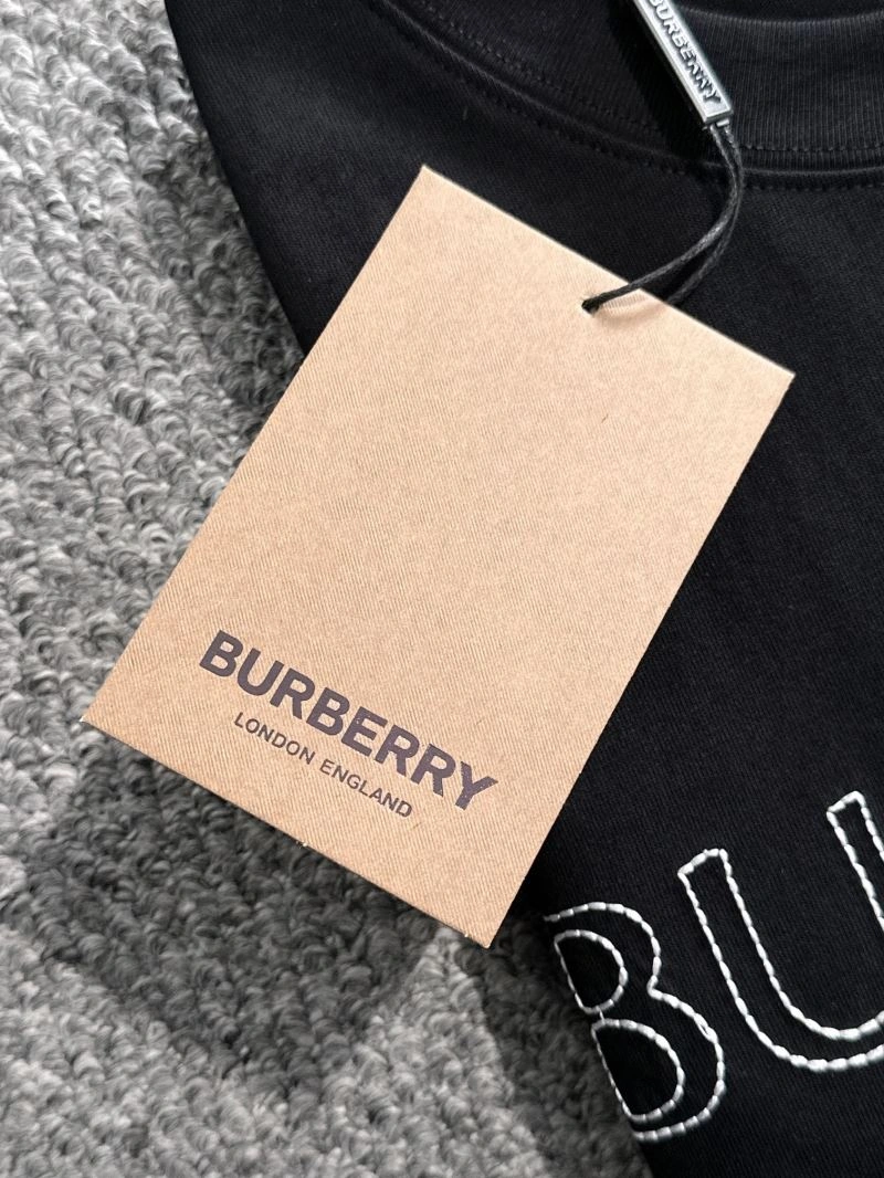 Accurate model Burberry T-Shirts