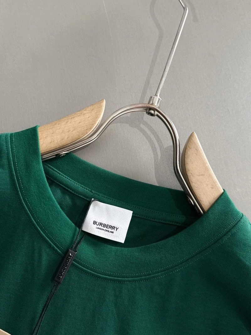 Accurate model Burberry T-Shirts