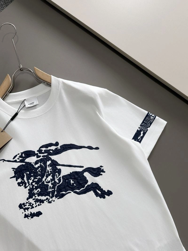 Accurate model Burberry T-Shirts