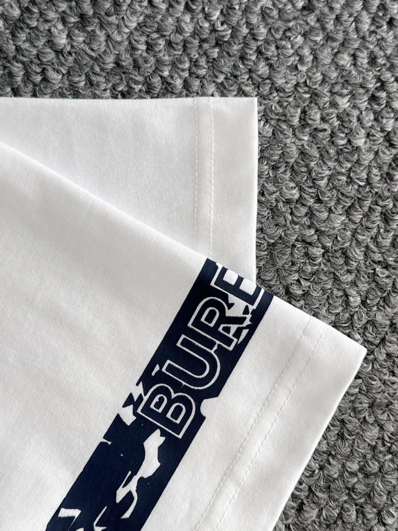 Accurate model Burberry T-Shirts
