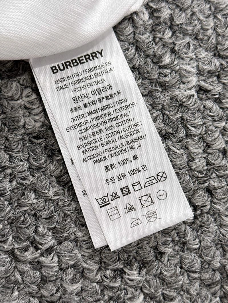 Accurate model Burberry T-Shirts