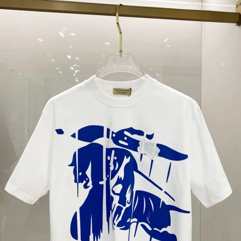 Accurate model Burberry T-Shirts