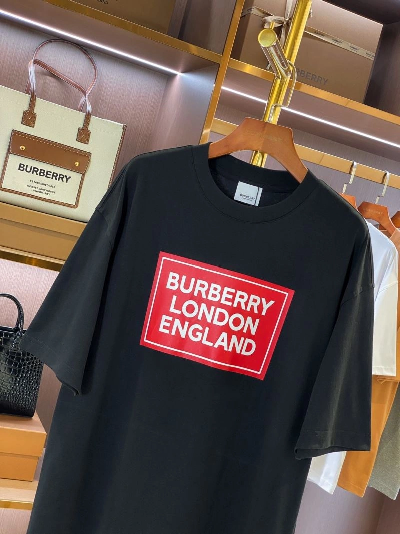 Accurate model Burberry T-Shirts