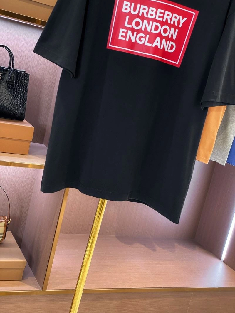 Accurate model Burberry T-Shirts