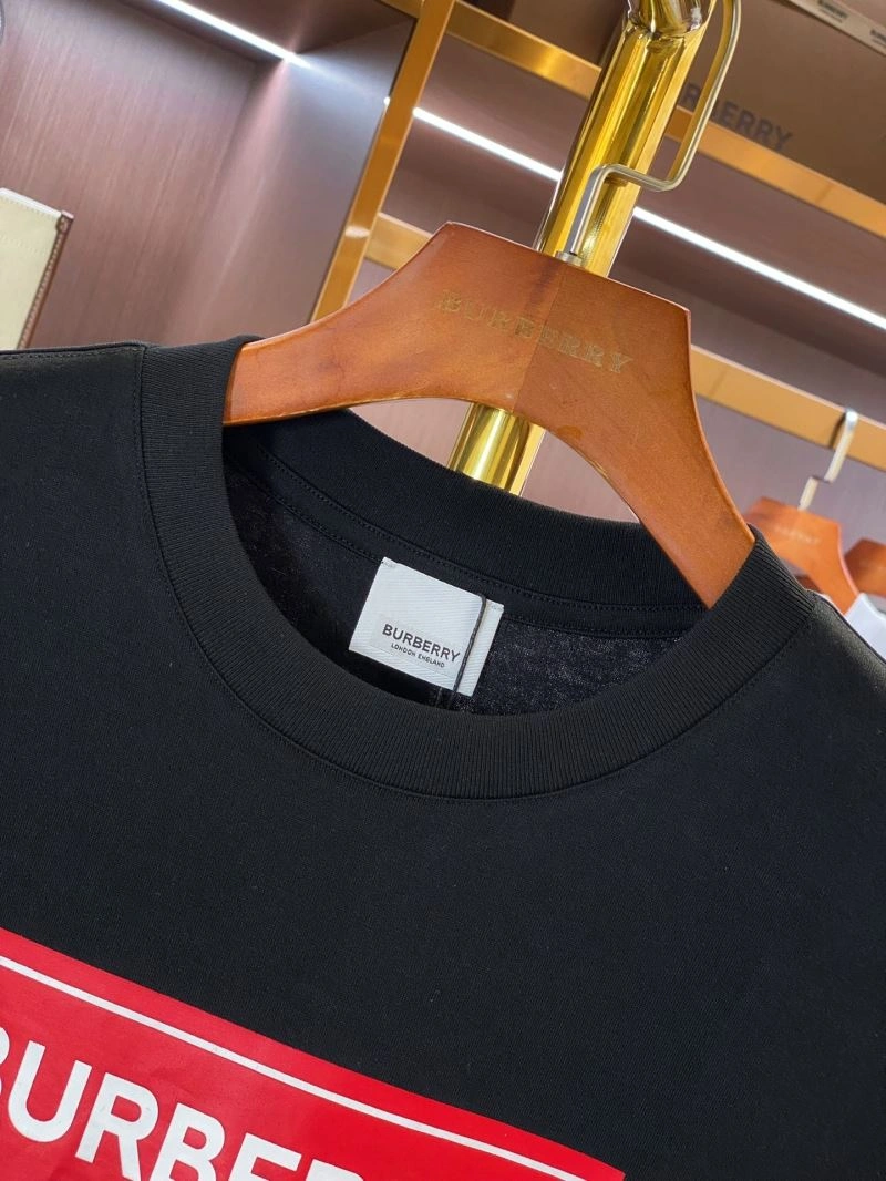Accurate model Burberry T-Shirts