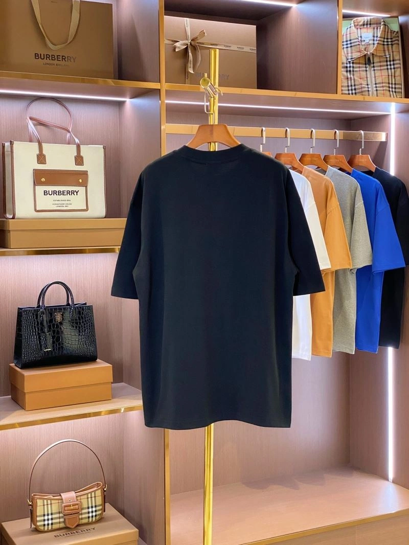 Accurate model Burberry T-Shirts