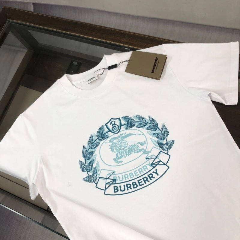 Accurate model Burberry T-Shirts