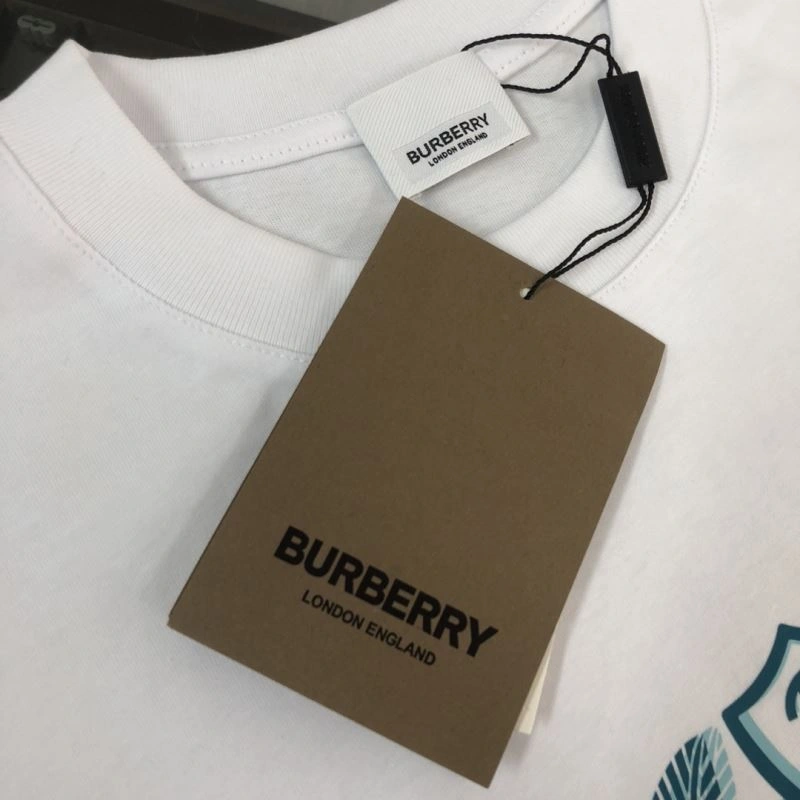 Accurate model Burberry T-Shirts