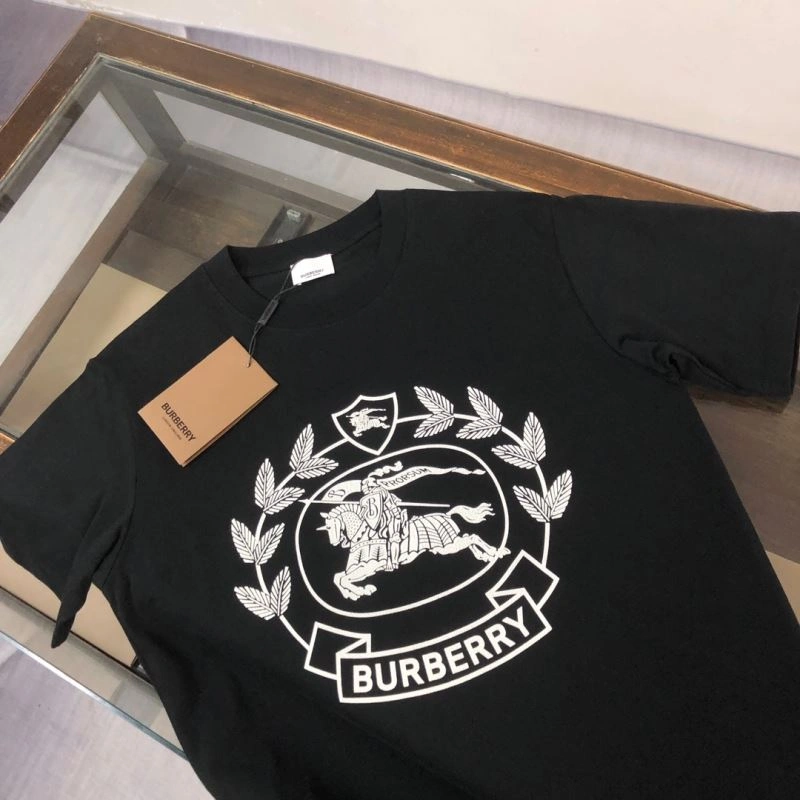 Accurate model Burberry T-Shirts