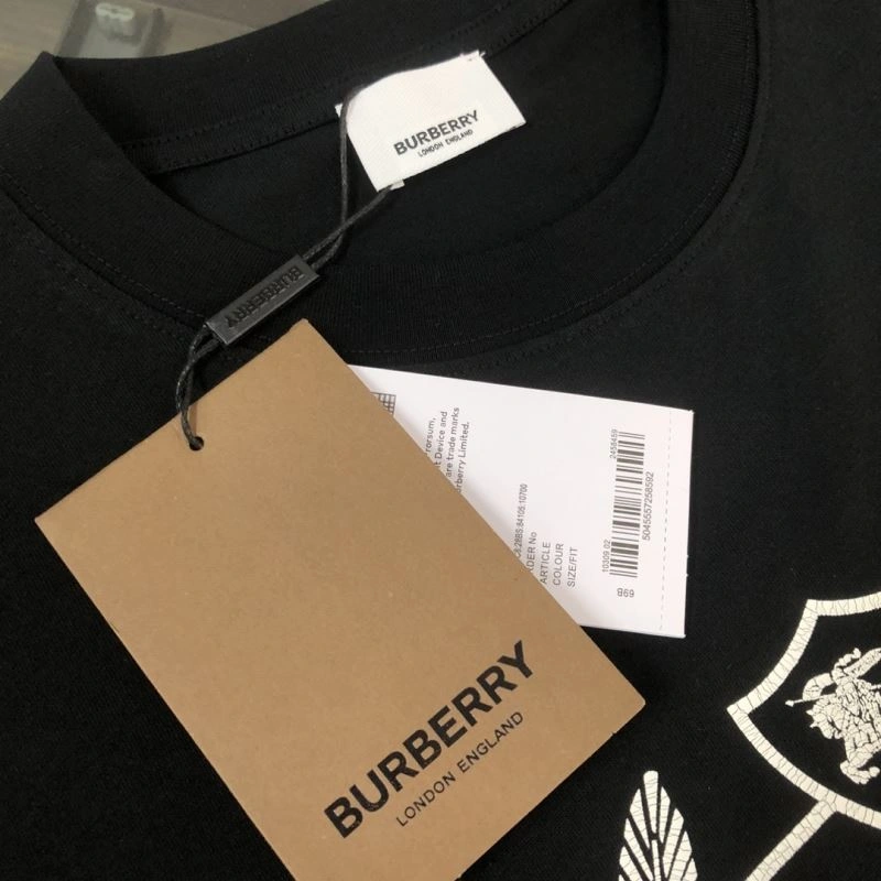 Accurate model Burberry T-Shirts