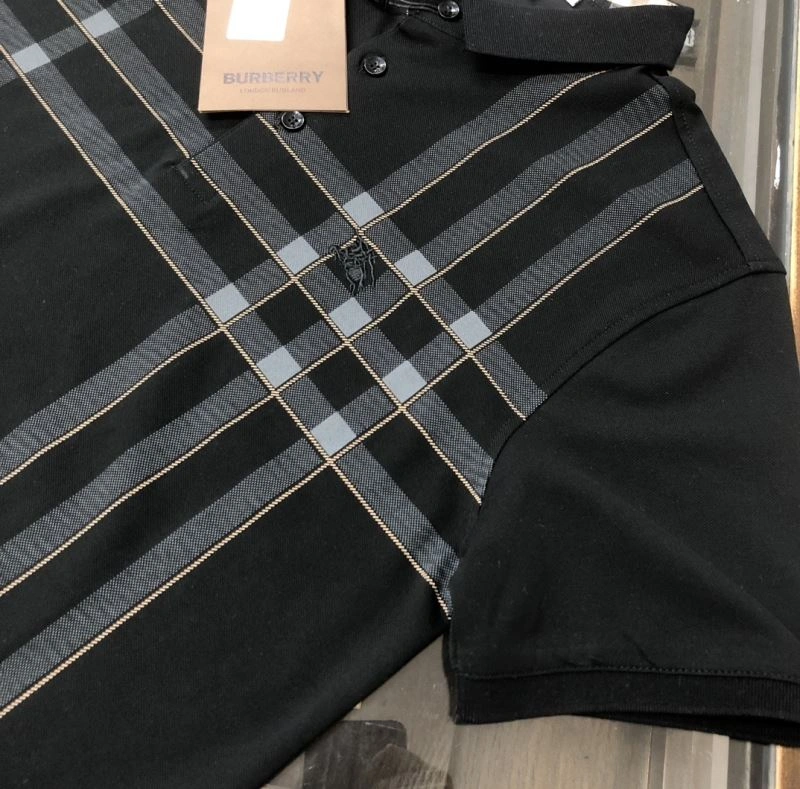 Accurate model Burberry T-Shirts