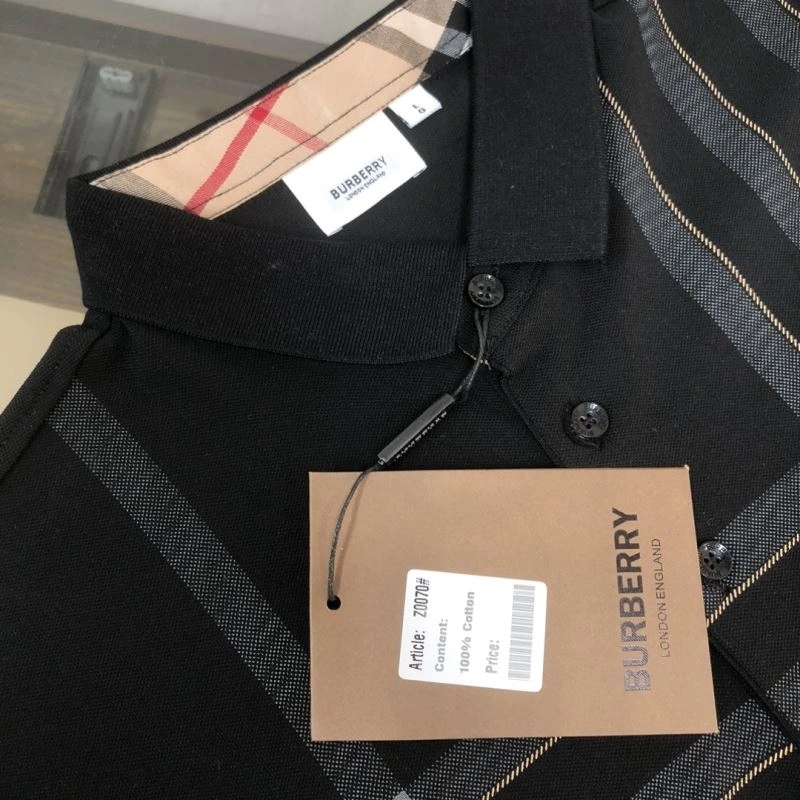 Accurate model Burberry T-Shirts