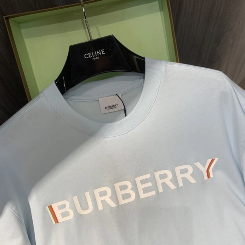 Accurate model Burberry T-Shirts