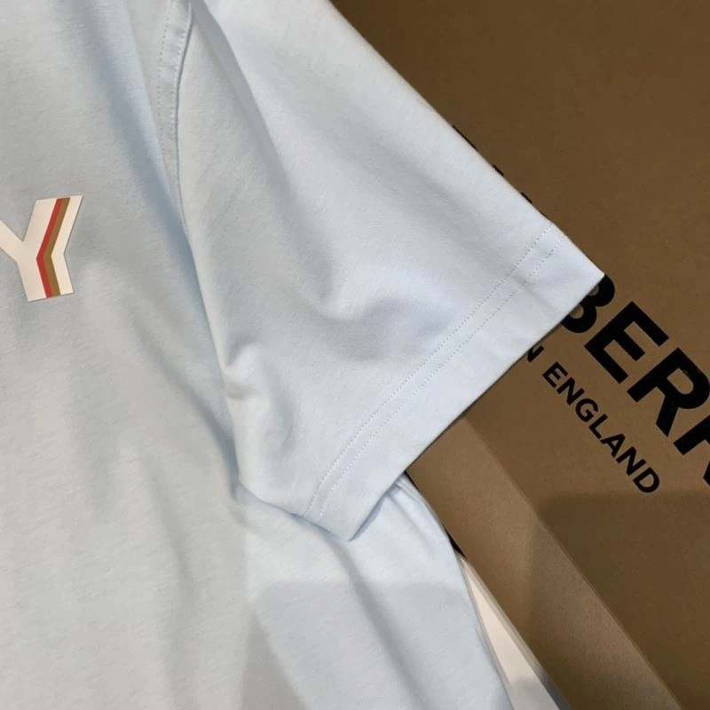 Accurate model Burberry T-Shirts