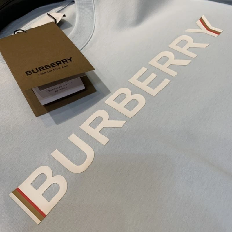 Accurate model Burberry T-Shirts