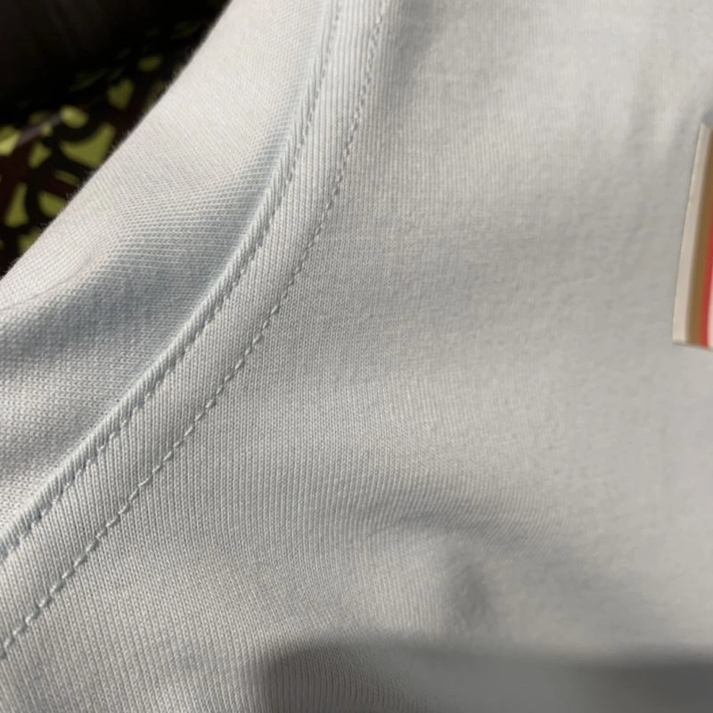 Accurate model Burberry T-Shirts