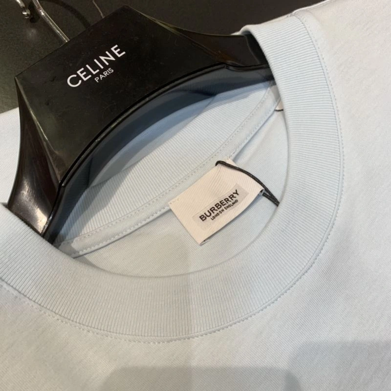 Accurate model Burberry T-Shirts