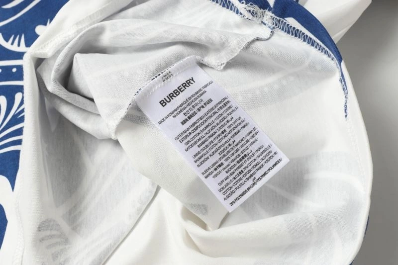 Low-cost Burberry T-Shirts