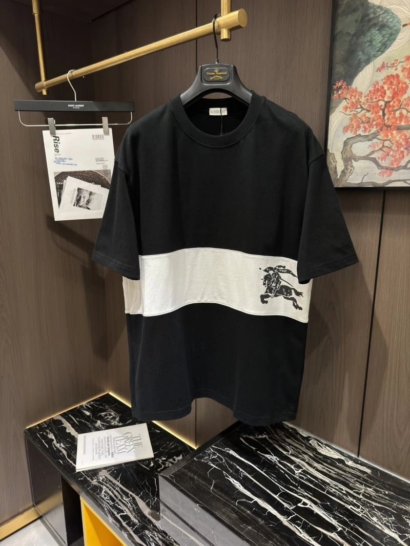 Accurate model Burberry T-Shirts