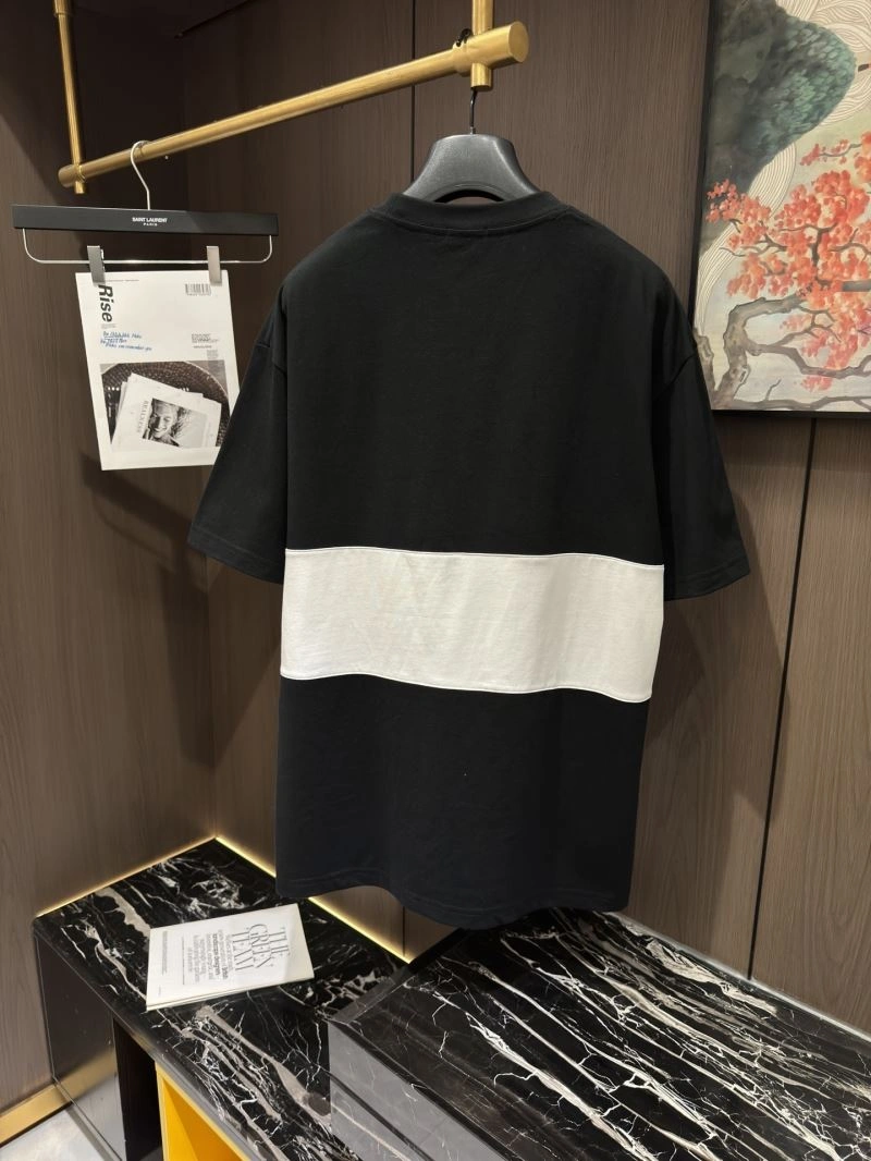 Accurate model Burberry T-Shirts