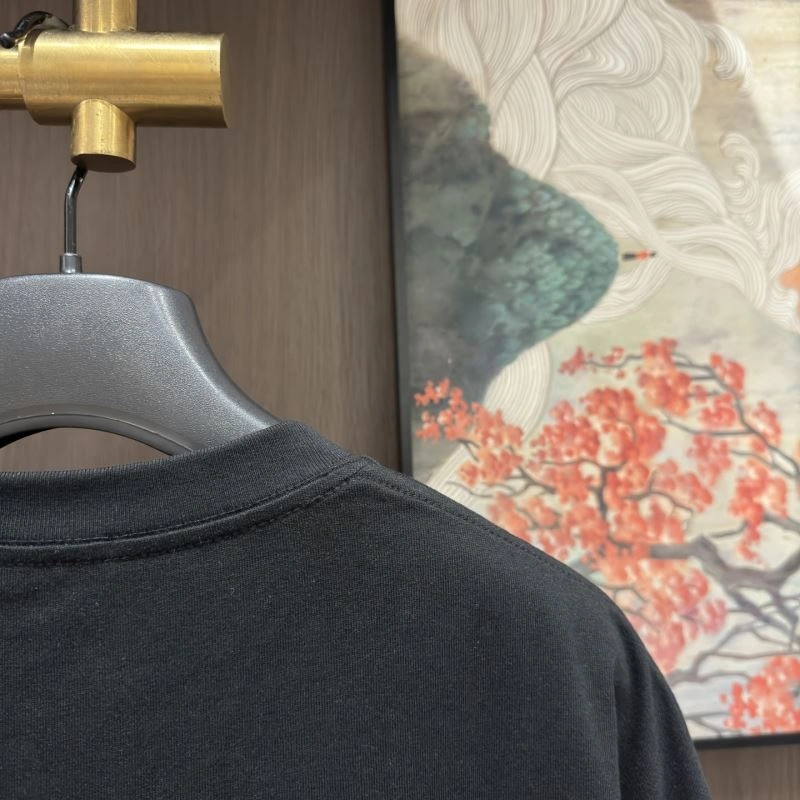 Accurate model Burberry T-Shirts