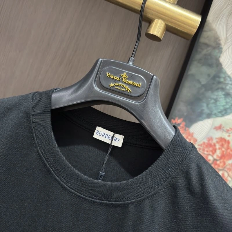 Accurate model Burberry T-Shirts