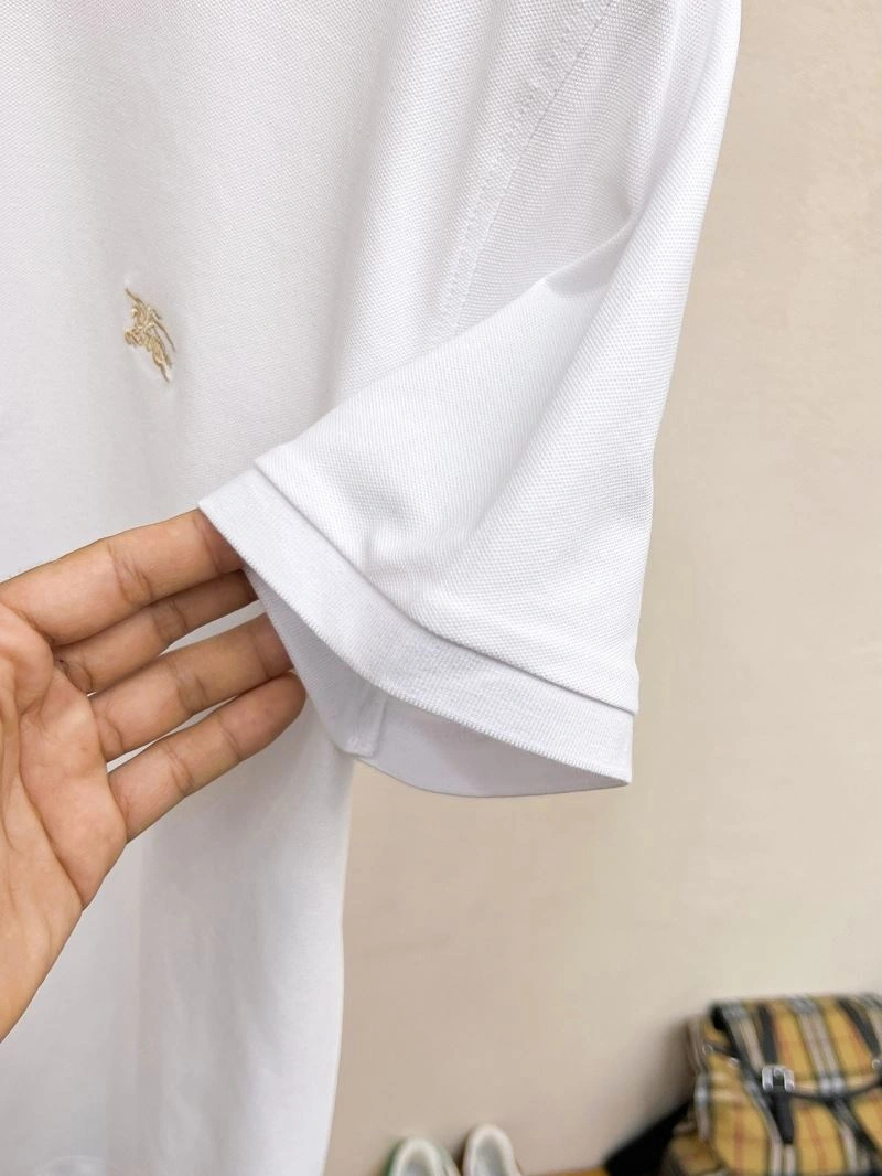 Accurate model Burberry T-Shirts