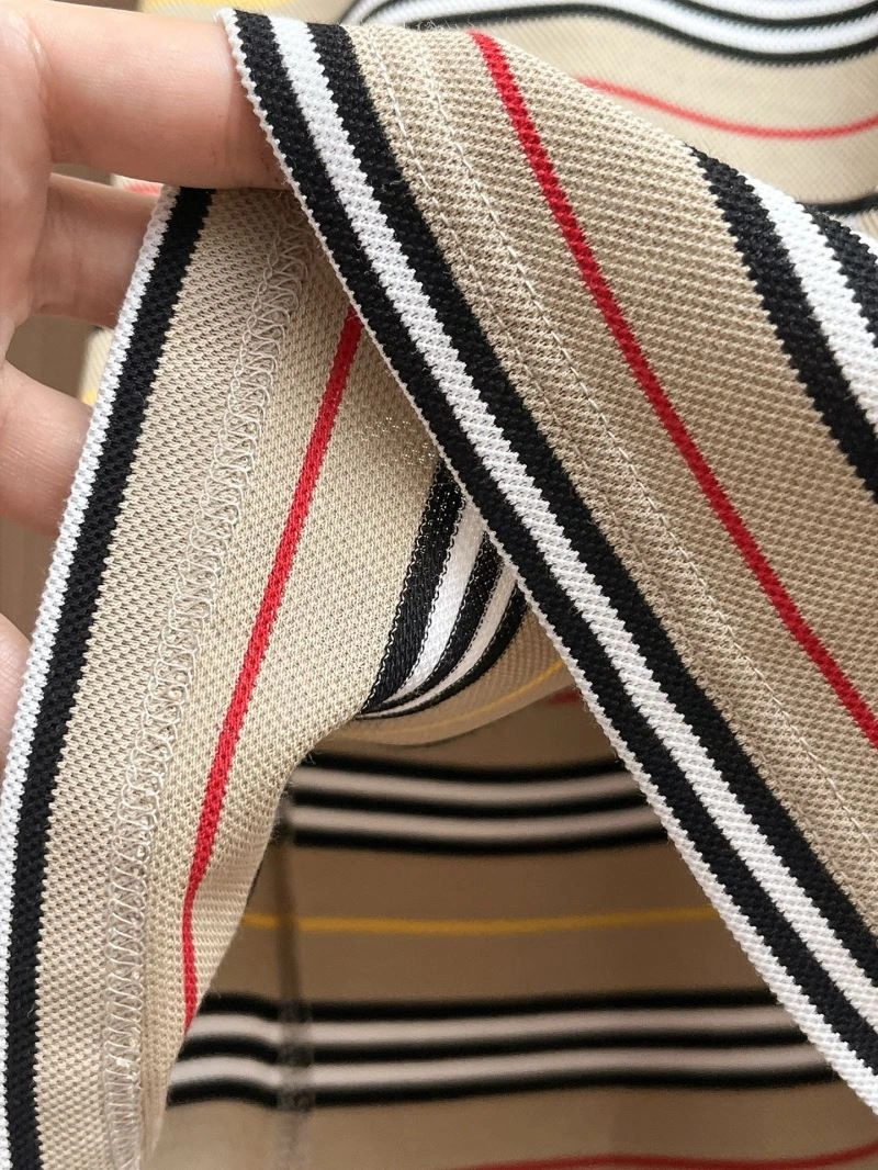 Accurate model Burberry T-Shirts