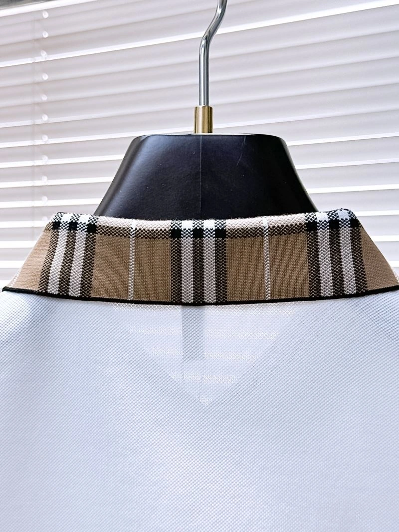 Low-cost Burberry T-Shirts
