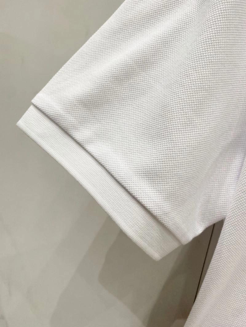 Accurate model Burberry T-Shirts