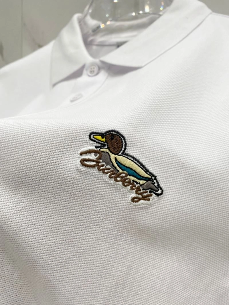 Accurate model Burberry T-Shirts