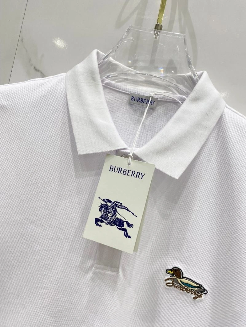 Accurate model Burberry T-Shirts