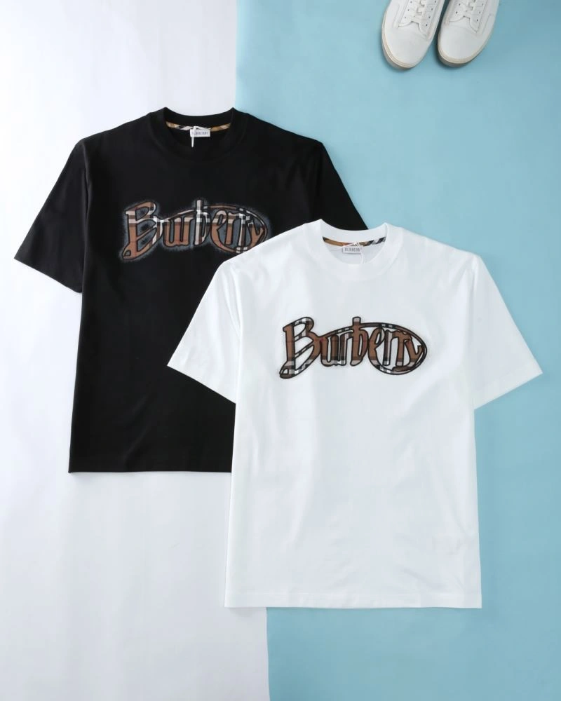 Accurate model Burberry T-Shirts