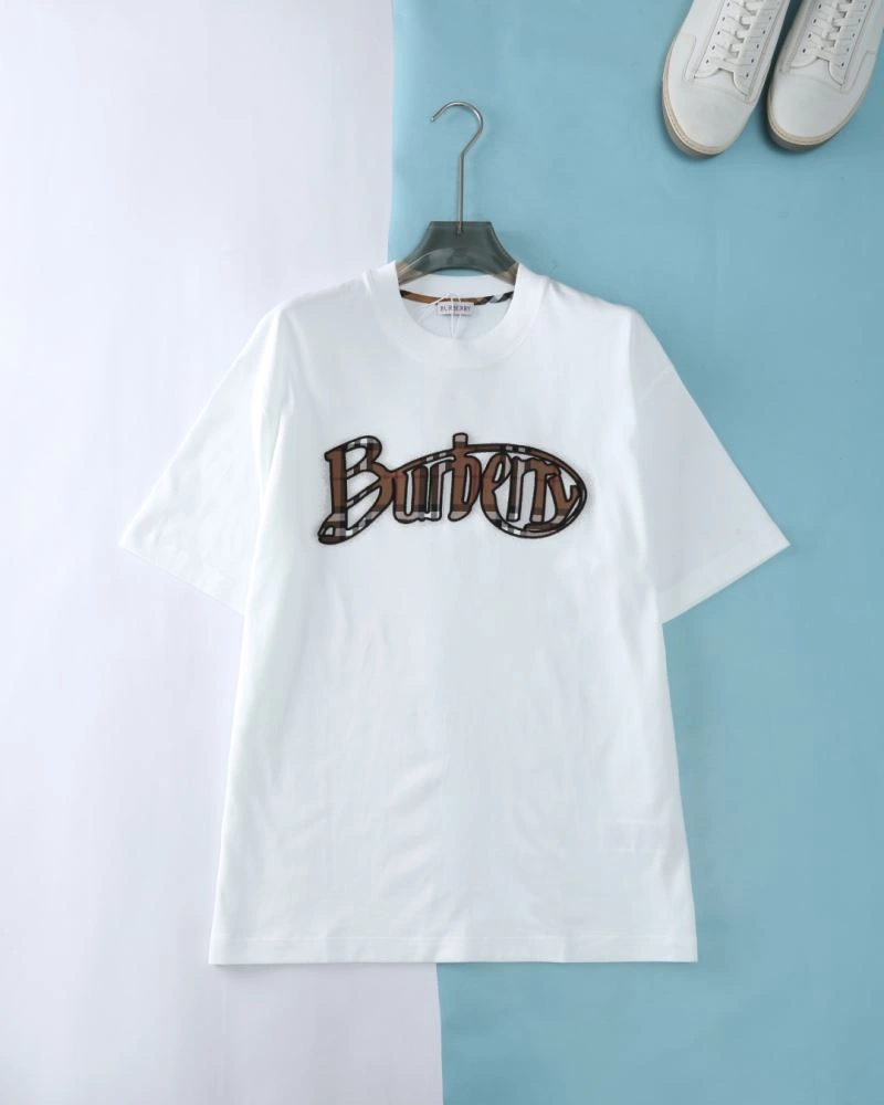 Accurate model Burberry T-Shirts