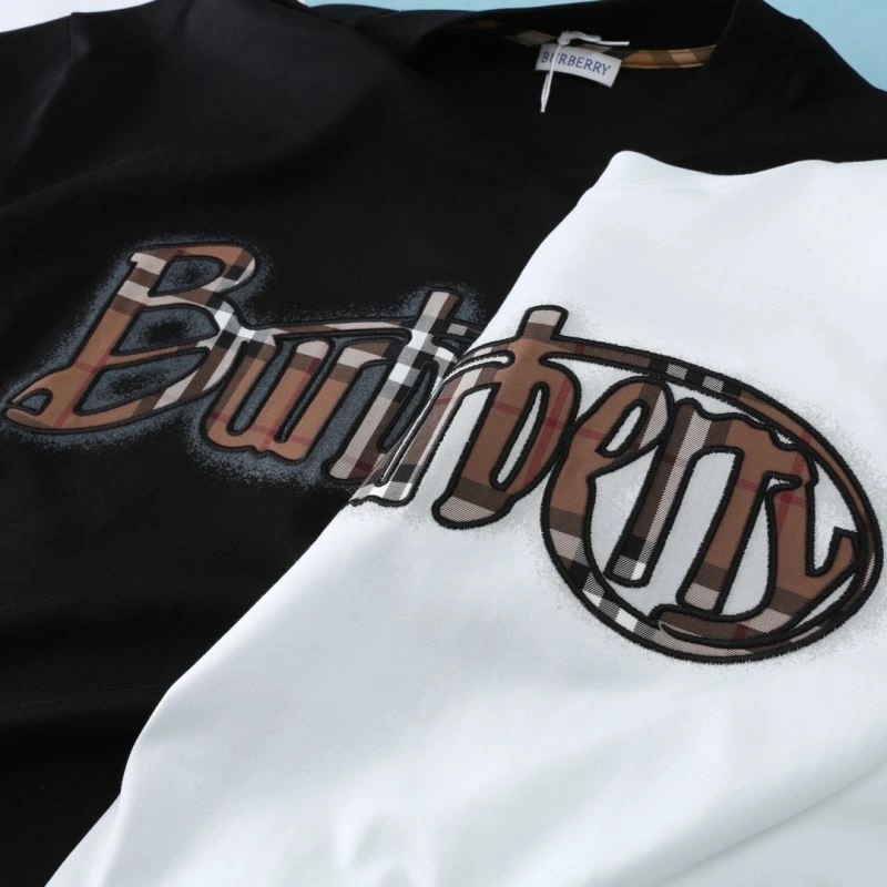 Accurate model Burberry T-Shirts