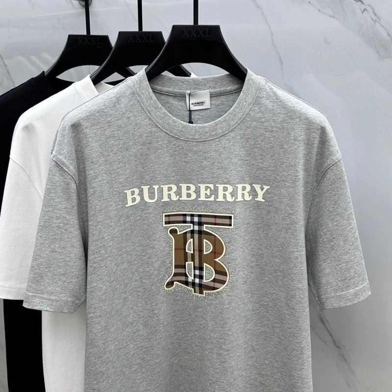 Accurate model Burberry T-Shirts