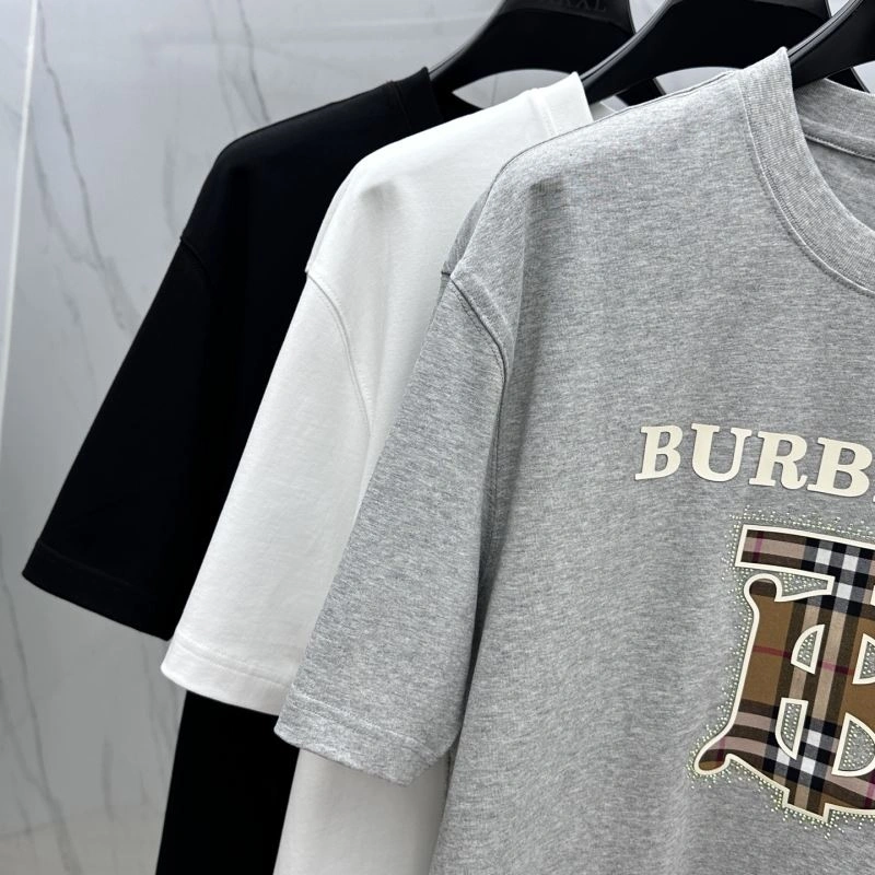 Accurate model Burberry T-Shirts