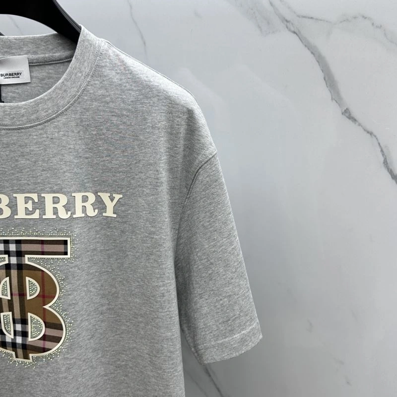 Accurate model Burberry T-Shirts