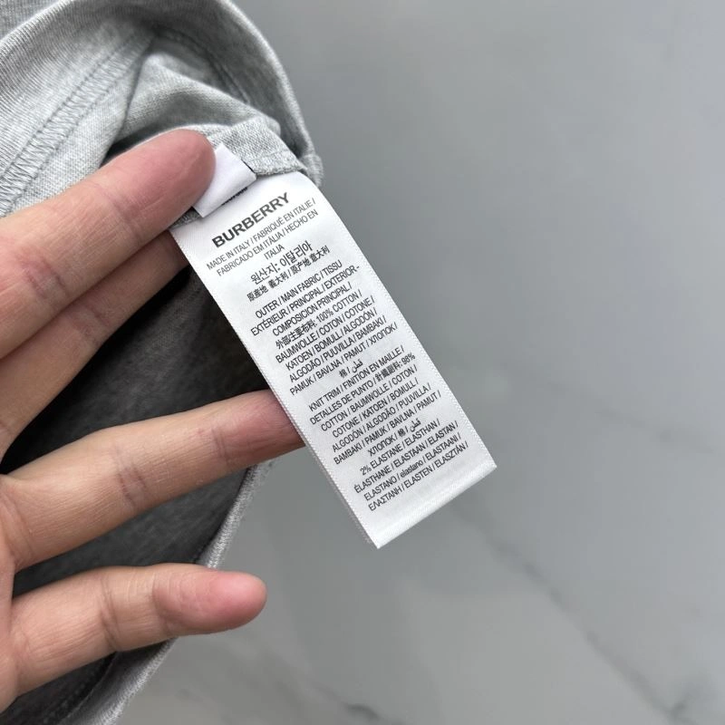 Accurate model Burberry T-Shirts