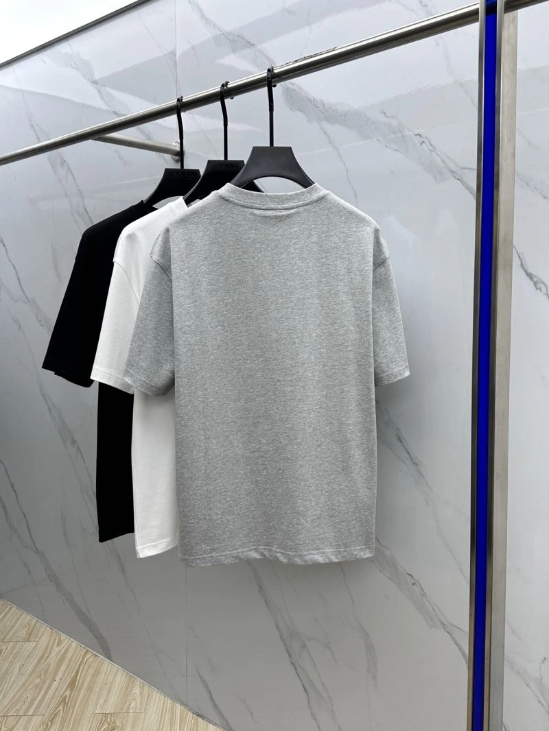 Accurate model Burberry T-Shirts
