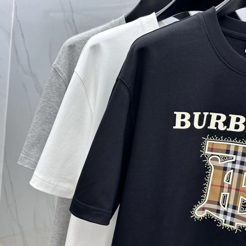 Accurate model Burberry T-Shirts