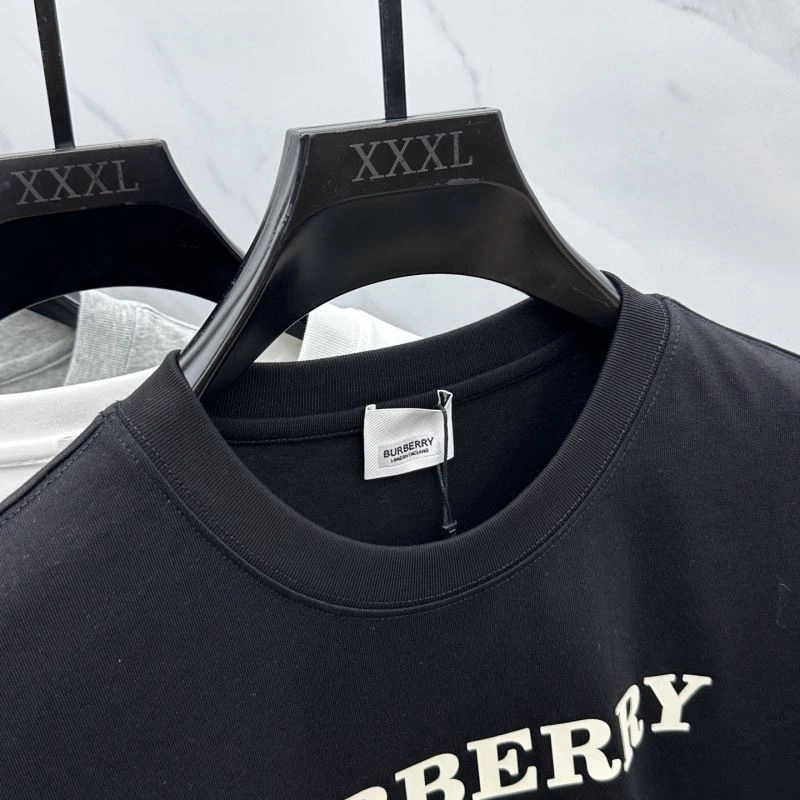 Accurate model Burberry T-Shirts