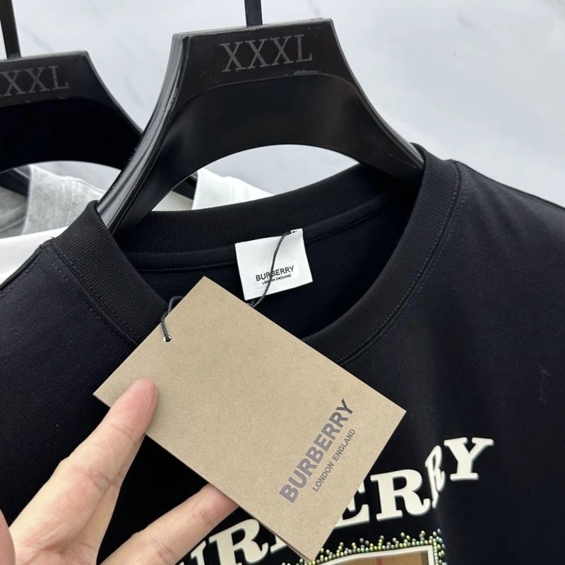 Accurate model Burberry T-Shirts