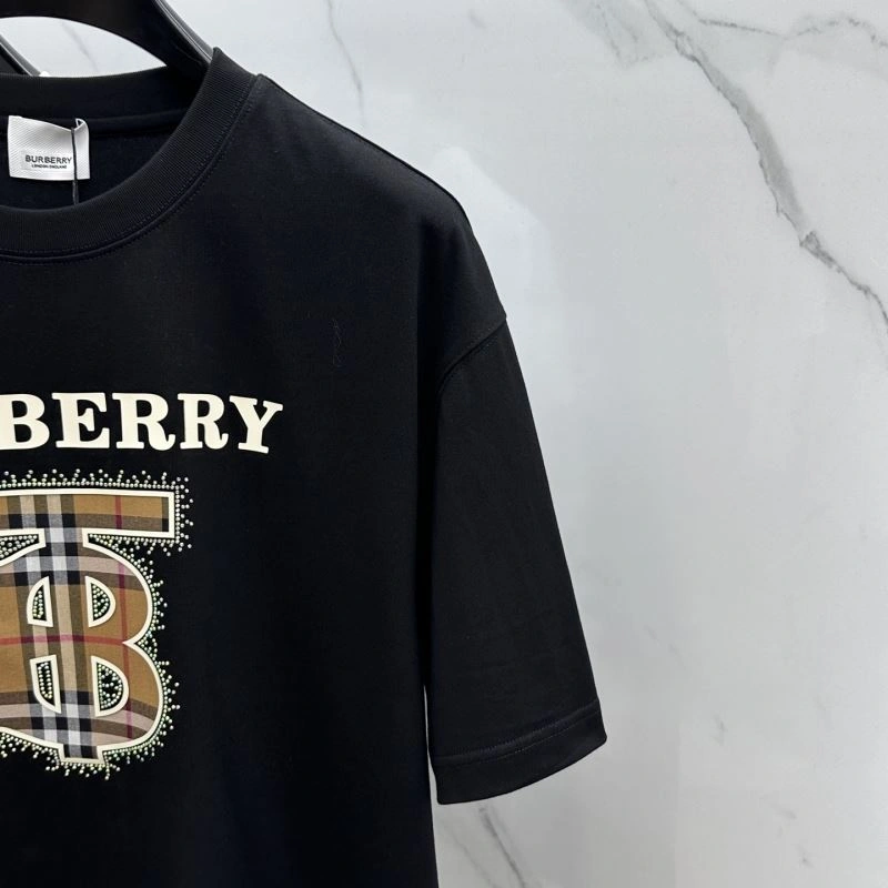 Accurate model Burberry T-Shirts