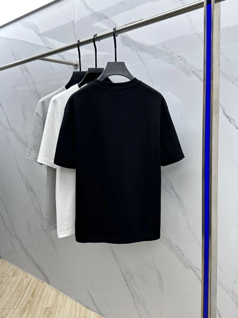 Accurate model Burberry T-Shirts
