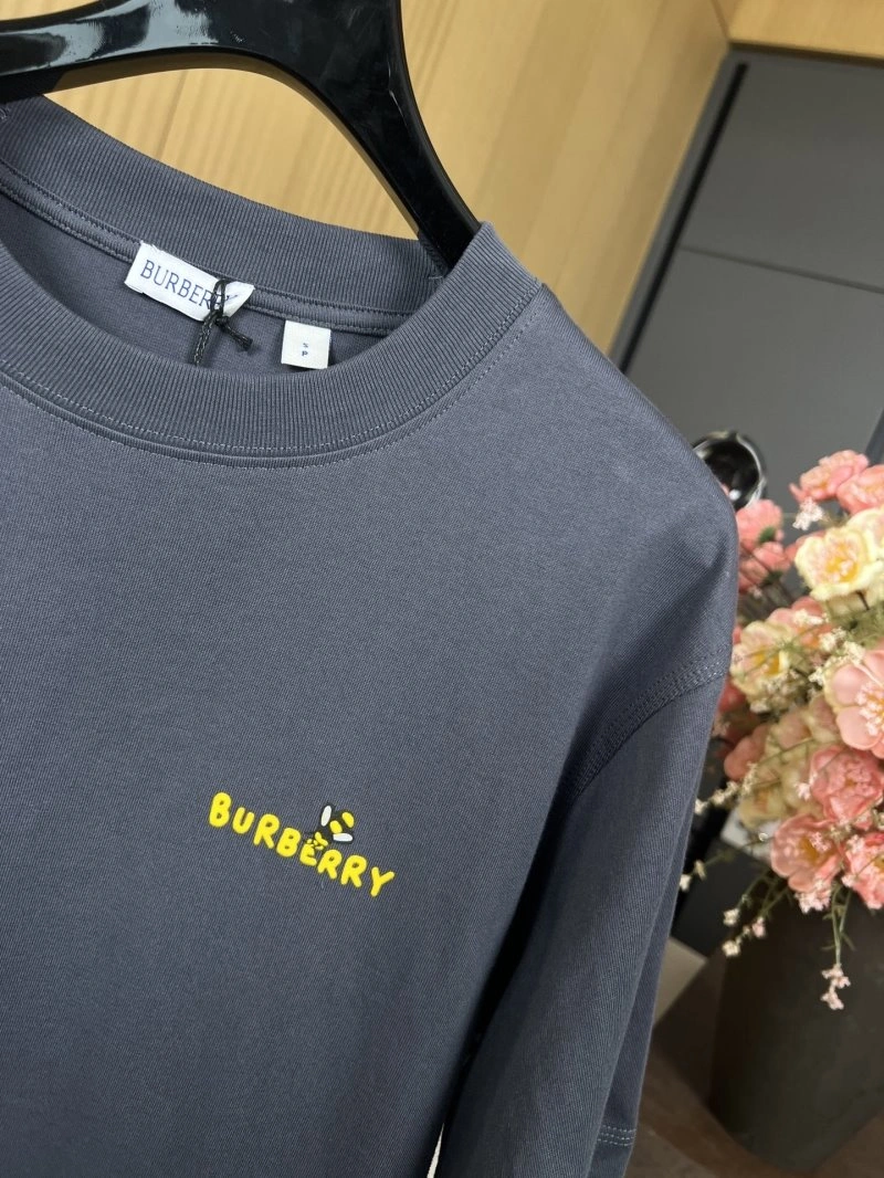 Low-cost Burberry T-Shirts