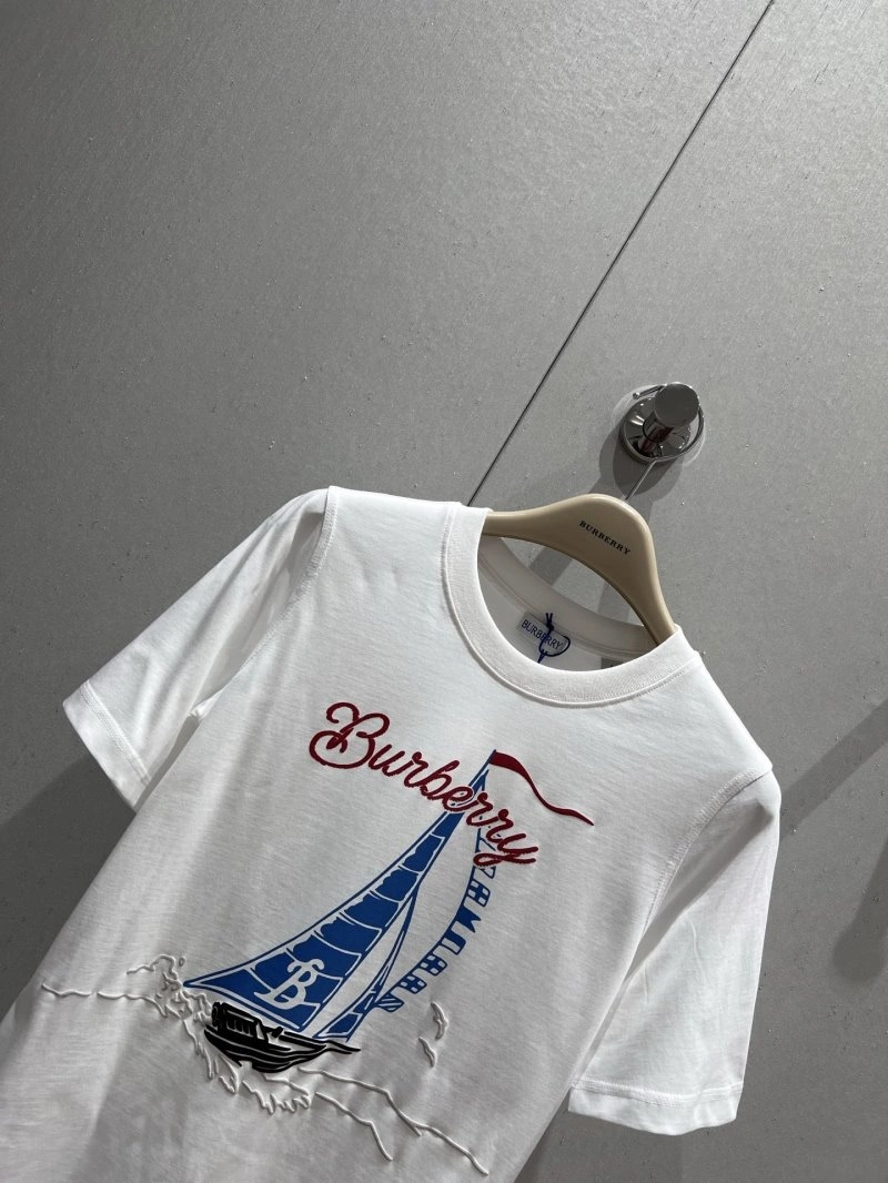 Accurate model Burberry T-Shirts