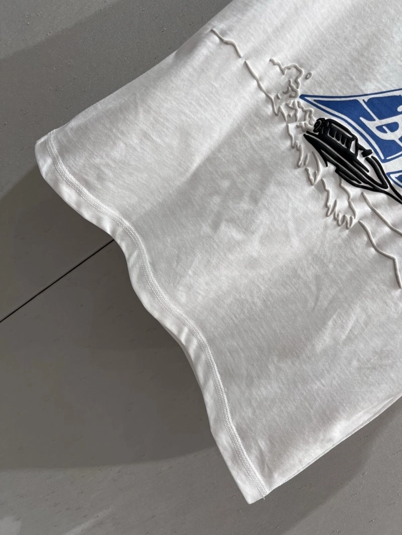 Accurate model Burberry T-Shirts