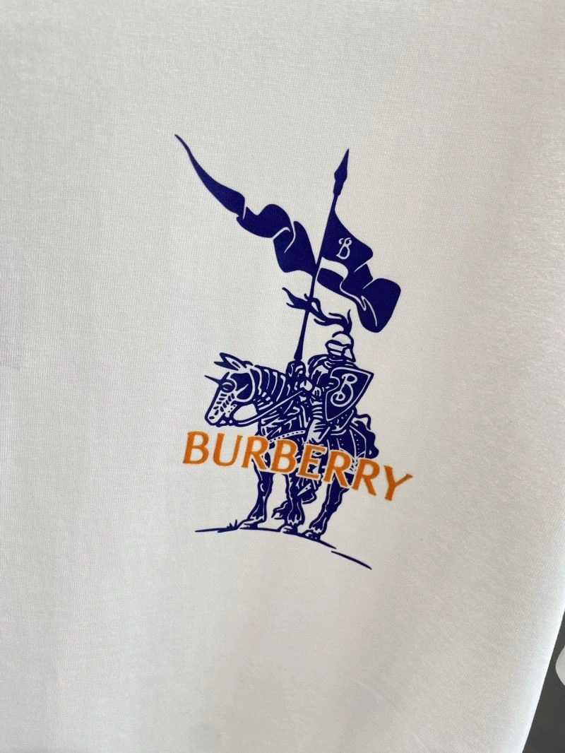 Accurate model Burberry T-Shirts